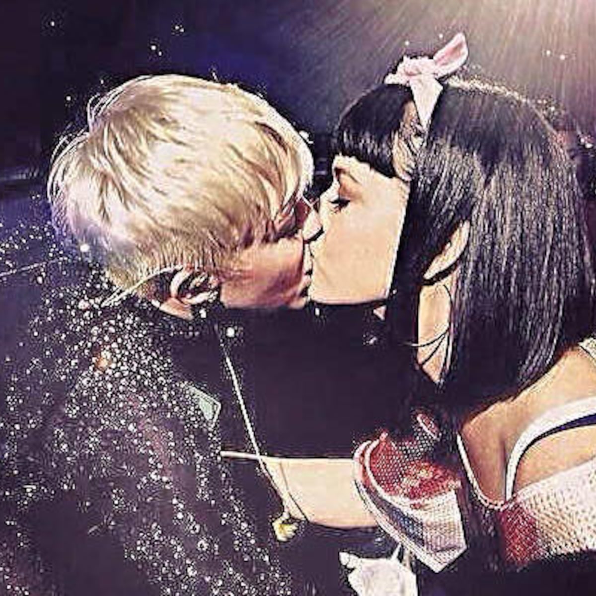 Miley Cyrus Kissing Katy Perry On The Lips