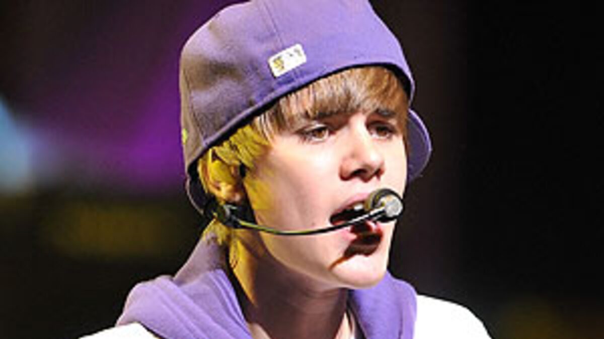 Video! Bieber Beaned by Bottle