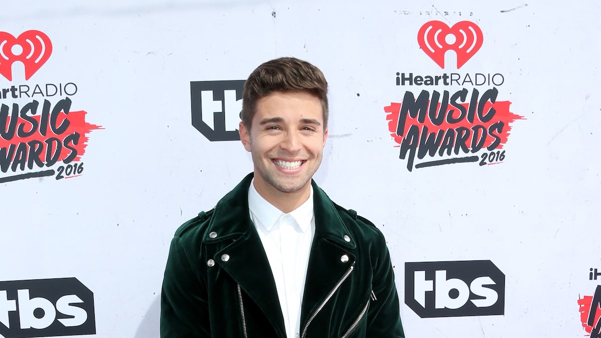 Red Carpet: iHeartRadio Music Awards 2016