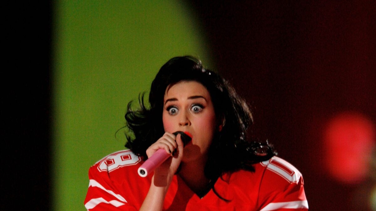 Katy Perry: Fashion and Performance