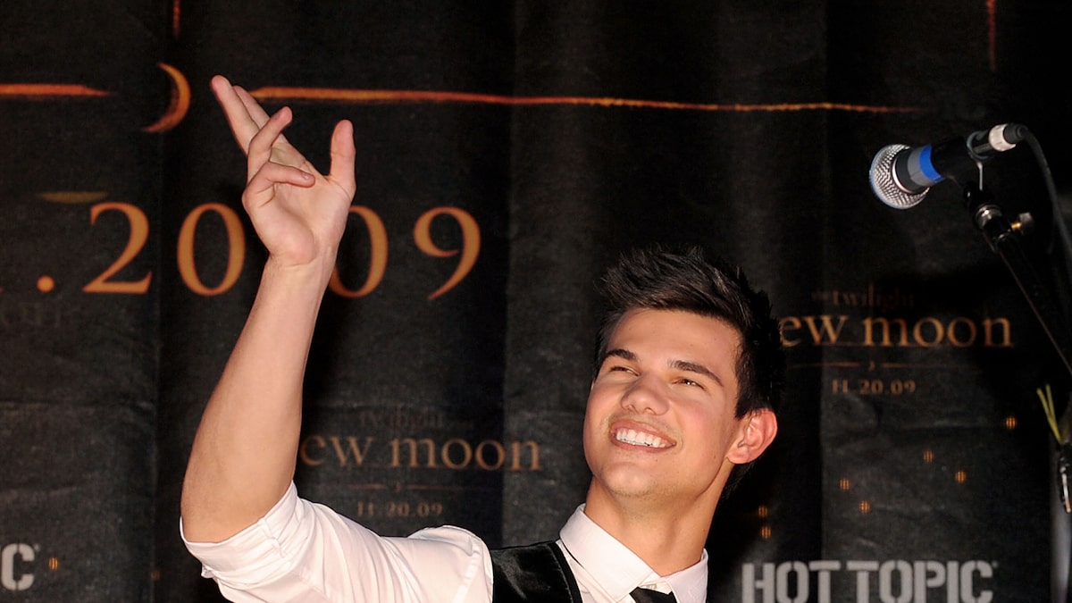 The 'New Moon' Cast Tour