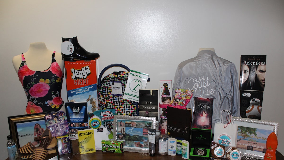Win It! Teen Choice Awards Prize Pack (2 of 2)