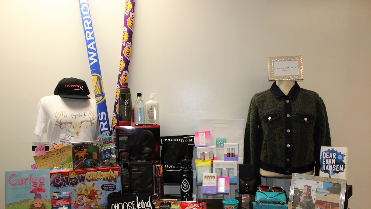 Win It! Teen Choice Awards Prize Pack (1 of 2)