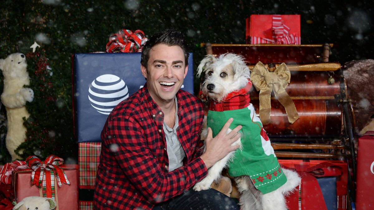 Pics! Stars Get in the Holiday Spirit