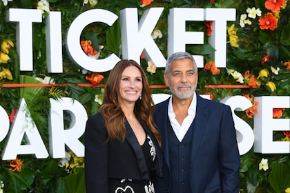 'DWTS' Week 9: Janel and Val on Their Kiss, More Perfect Scores, and ...