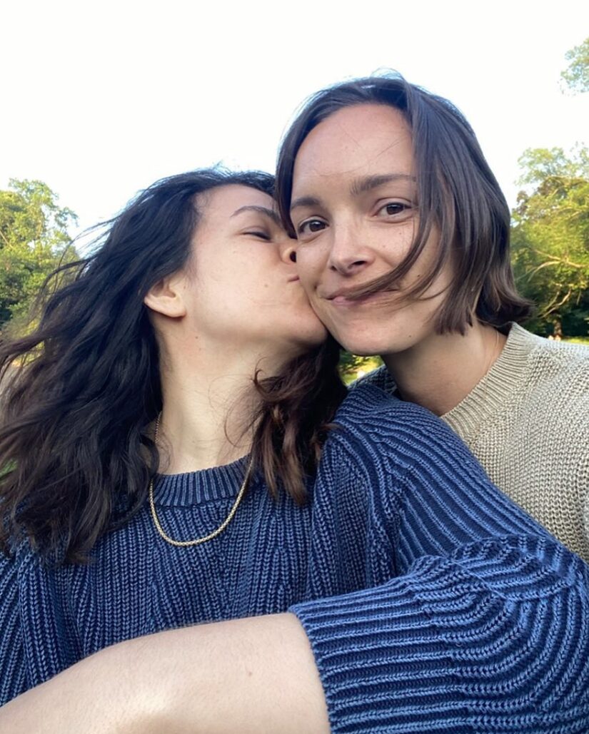 'A League of Their Own' Co-Stars Abbi Jacobson & Jodi Balfour Engaged ...