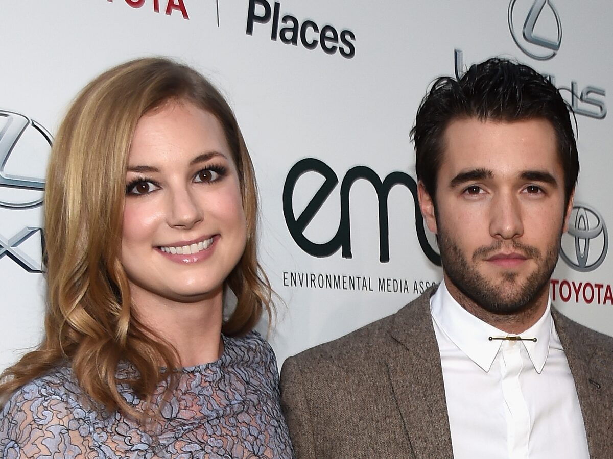 Emily Vancamp And Joshua Bowman 2022 Engaged