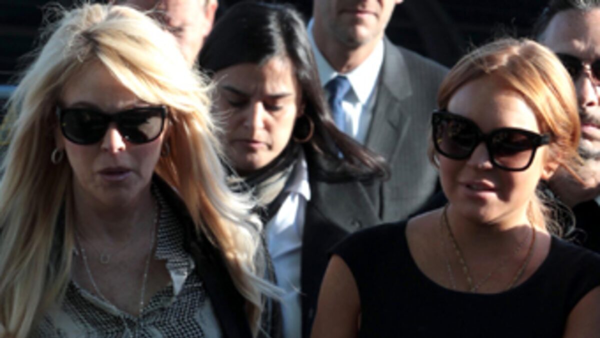 Lindsay and Dina Lohan Facing Foreclosure? Rumor Control