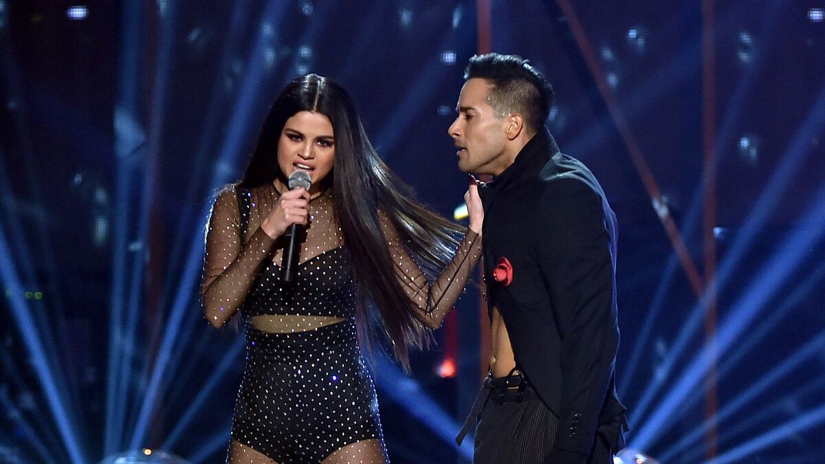 AMAs 2015 Show Photos