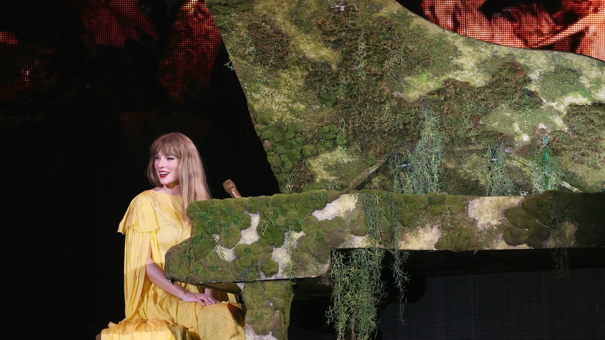 Taylor Swift Debuts 'TTPD' at 1st Eras Tour Show in Paris: Pics!