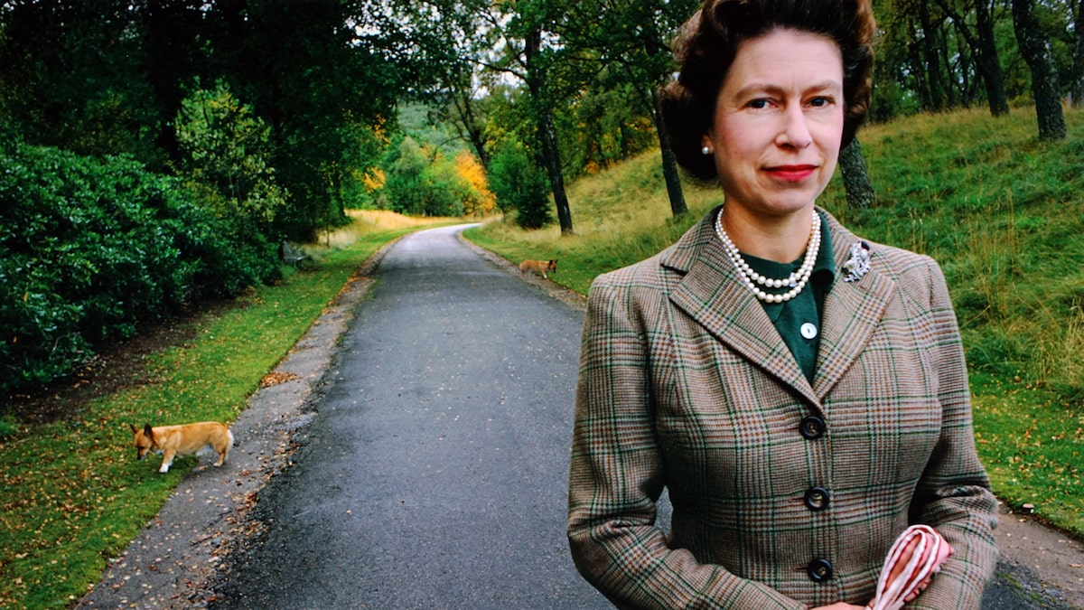 Royal Photographer Shares Personal Photos of Queen Elizabeth II from ...